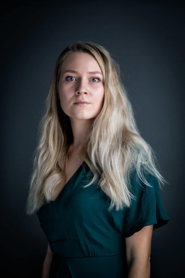 Portraits couleur comédienne - Photographe et vidéaste en entreprise